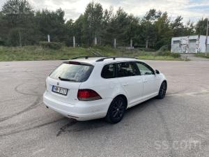 White Volkswagen Golf 2010 in Riga, with an engine capacity of 1.60 L and mileage of 394 thousand km for 1100 €, photo 4 on AUTOMOTO.COM.LV
