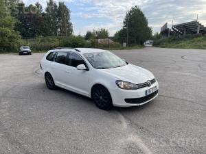 White Volkswagen Golf 2010 in Riga, with an engine capacity of 1.60 L and mileage of 394 thousand km for 1100 €, photo 5 on AUTOMOTO.COM.LV