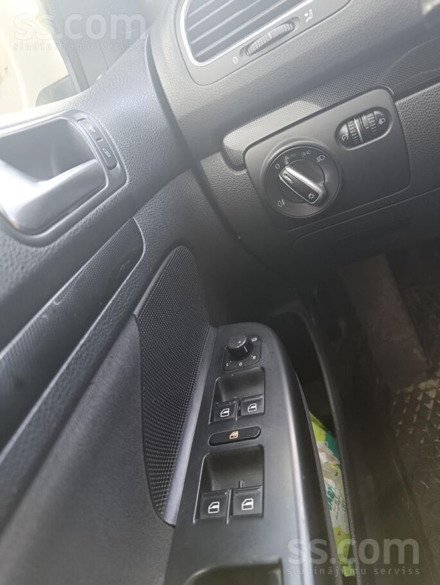 Balts Volkswagen Golf 2010 Valmiera, ar dzinēja tilpumu 1.60 L un nobraukumu 391 tūkst. km par 1770 €, foto 10 vietnē AUTOMOTO.COM.LV