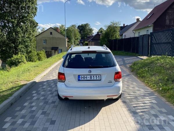 White Volkswagen Golf 2011 in Rezekne, with an engine capacity of 1.60 L and mileage of 229 thousand km for 3250 €, photo 3 on AUTOMOTO.COM.LV