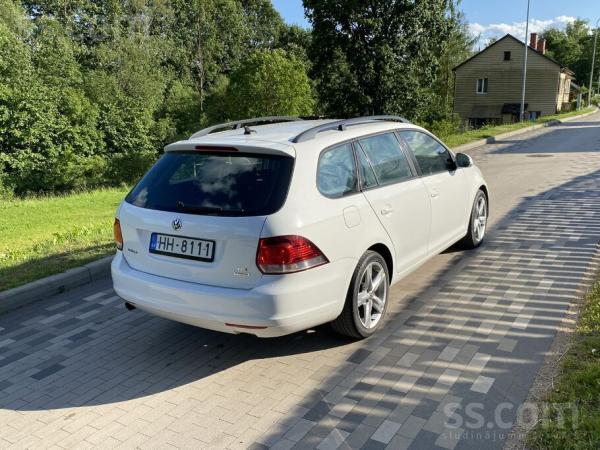 White Volkswagen Golf 2011 in Rezekne, with an engine capacity of 1.60 L and mileage of 229 thousand km for 3250 €, photo 4 on AUTOMOTO.COM.LV