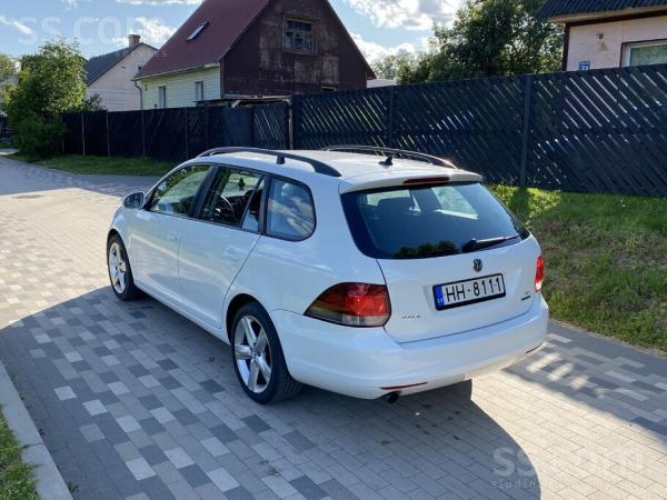White Volkswagen Golf 2011 in Rezekne, with an engine capacity of 1.60 L and mileage of 229 thousand km for 3250 €, photo 6 on AUTOMOTO.COM.LV