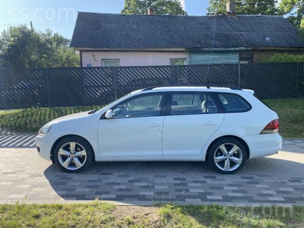 White Volkswagen Golf 2011 in Rezekne, with an engine capacity of 1.60 L and mileage of 229 thousand km for 3250 €, photo 7 on AUTOMOTO.COM.LV