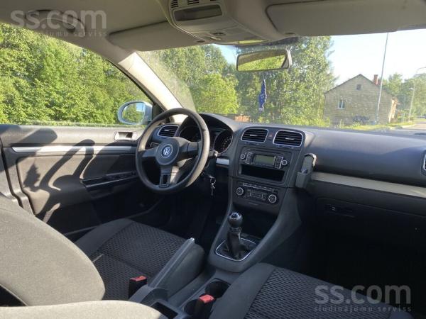 White Volkswagen Golf 2011 in Rezekne, with an engine capacity of 1.60 L and mileage of 229 thousand km for 3250 €, photo 9 on AUTOMOTO.COM.LV