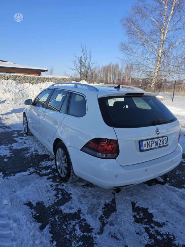 White Volkswagen Golf 2011 in Kaunas, with an engine capacity of 1.20 L and mileage of 320 thousand km for 3950 €, photo 4 on AUTOMOTO.COM.LV