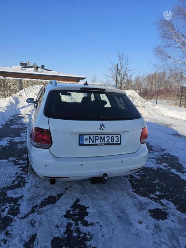 White Volkswagen Golf 2011 in Kaunas, with an engine capacity of 1.20 L and mileage of 320 thousand km for 3950 €, photo 8 on AUTOMOTO.COM.LV