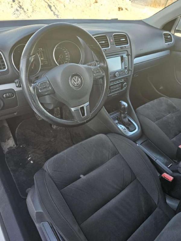 White Volkswagen Golf 2011 in Kaunas, with an engine capacity of 1.20 L and mileage of 320 thousand km for 3950 €, photo 10 on AUTOMOTO.COM.LV