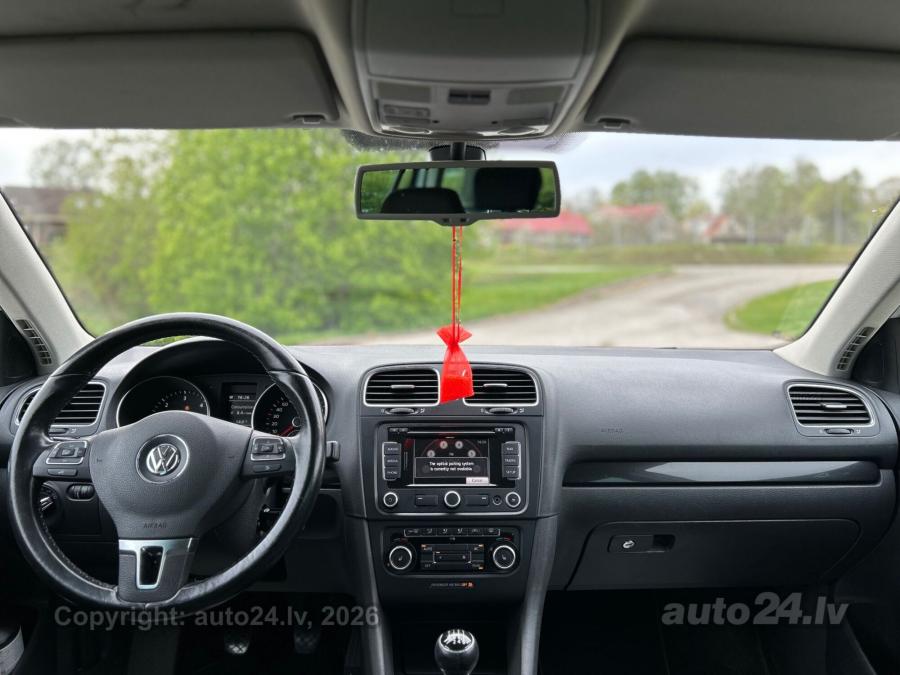 Balts Volkswagen Golf 2011 Valga, ar dzinēja tilpumu 2.00 L un nobraukumu 375 tūkst. km par 2400 €, foto 14 vietnē AUTOMOTO.COM.LV