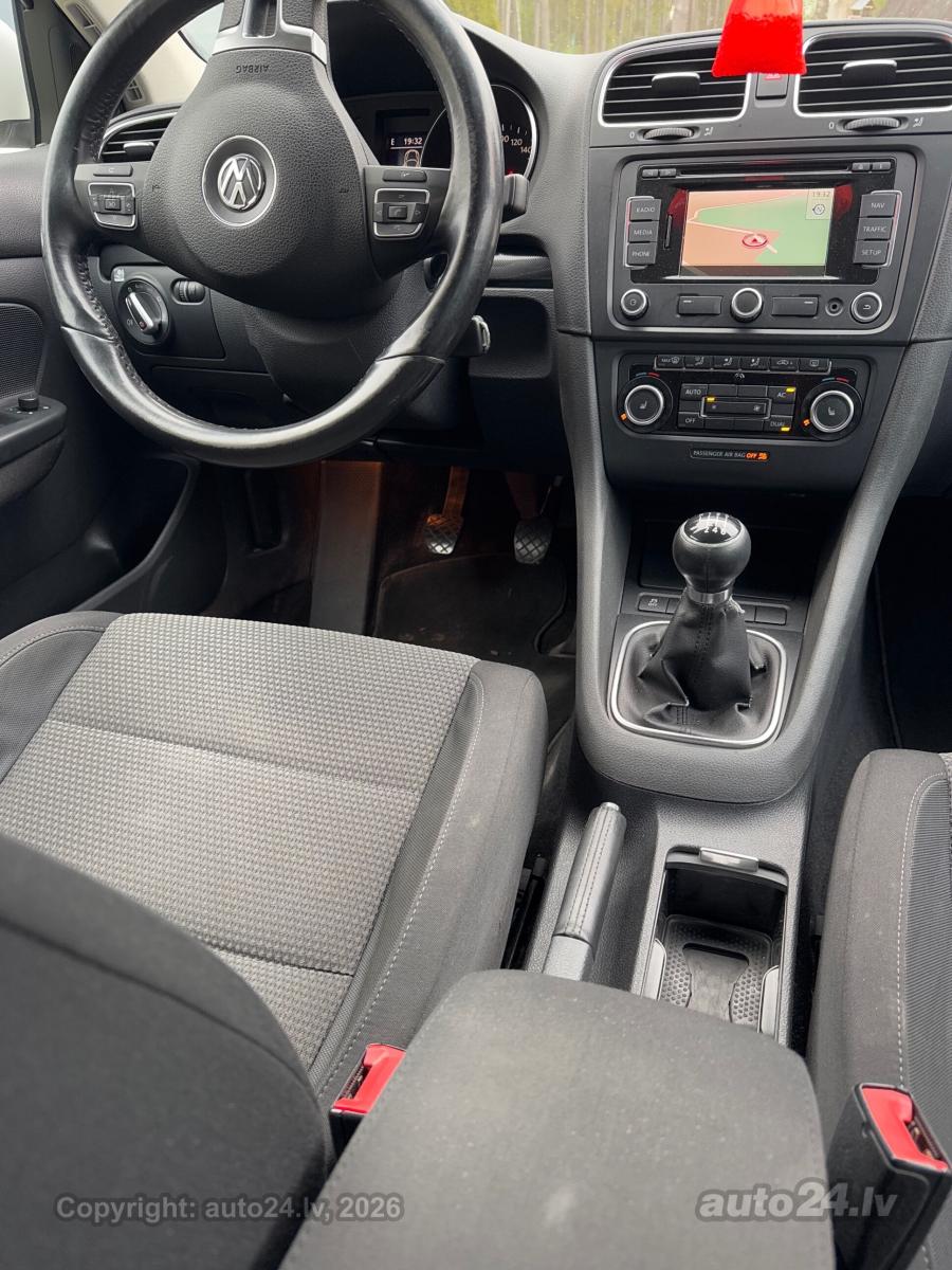 Balts Volkswagen Golf 2011 Tallina, ar dzinēja tilpumu 2.00 L un nobraukumu 375 tūkst. km par 3500 €, foto 7 vietnē AUTOMOTO.COM.LV