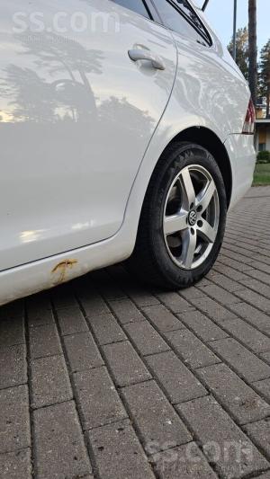 Balts Volkswagen Golf 2011 Ogre, ar dzinēja tilpumu 1.60 L un nobraukumu 416 tūkst. km par 1650 €, foto 17 vietnē AUTOMOTO.COM.LV