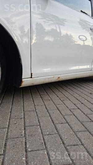 Balts Volkswagen Golf 2011 Ogre, ar dzinēja tilpumu 1.60 L un nobraukumu 416 tūkst. km par 1650 €, foto 24 vietnē AUTOMOTO.COM.LV