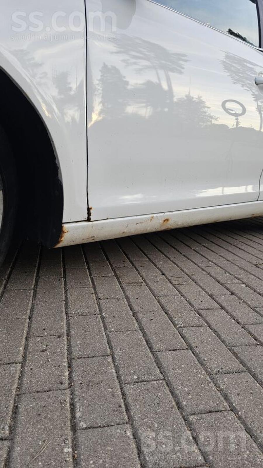 Balts Volkswagen Golf 2011 Ogre, ar dzinēja tilpumu 1.60 L un nobraukumu 416 tūkst. km par 1650 €, foto 24 vietnē AUTOMOTO.COM.LV