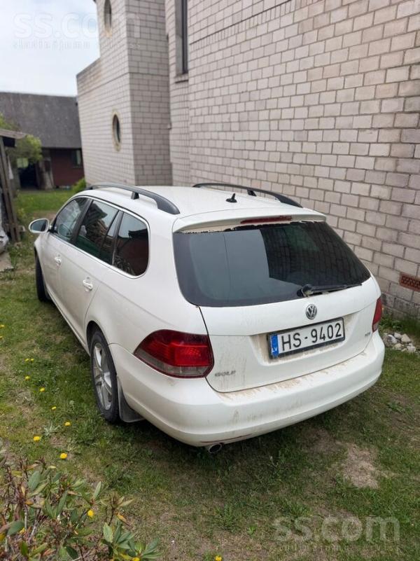 White Volkswagen Golf 2011 in Talsi, with an engine capacity of 1.60 L and mileage of 273 thousand km for 2500 €, photo 4 on AUTOMOTO.COM.LV