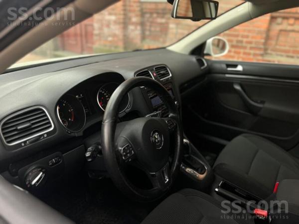 White Volkswagen Golf 2011 in Cesis, with an engine capacity of 1.60 L and mileage of 343 thousand km for 2990 €, photo 9 on AUTOMOTO.COM.LV
