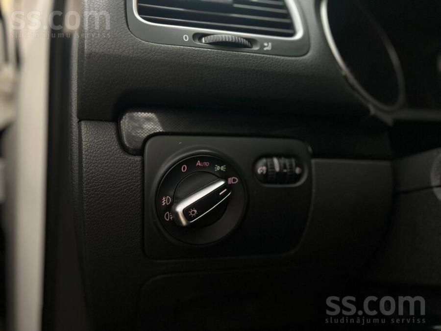 Balts Volkswagen Golf 2011 Cēsis, ar dzinēja tilpumu 1.60 L un nobraukumu 343 tūkst. km par 2990 €, foto 12 vietnē AUTOMOTO.COM.LV