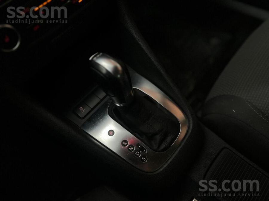 Balts Volkswagen Golf 2011 Cēsis, ar dzinēja tilpumu 1.60 L un nobraukumu 343 tūkst. km par 2990 €, foto 14 vietnē AUTOMOTO.COM.LV
