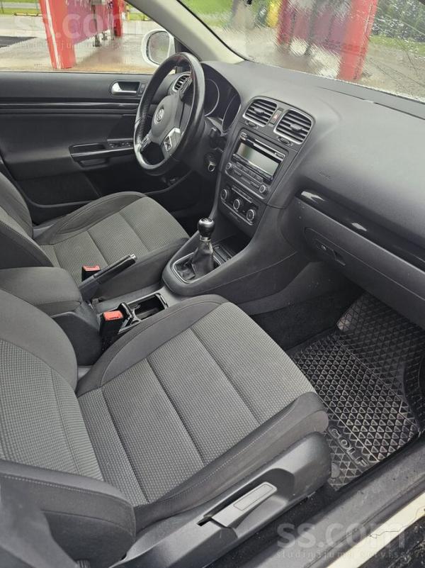 Balts Volkswagen Golf 2011 Ogre, ar dzinēja tilpumu 1.60 L un nobraukumu 350 tūkst. km par 1600 €, foto 5 vietnē AUTOMOTO.COM.LV