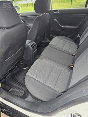 Balts Volkswagen Golf 2011 Ogre, ar dzinēja tilpumu 1.60 L un nobraukumu 350 tūkst. km par 1600 €, foto 7 vietnē AUTOMOTO.COM.LV