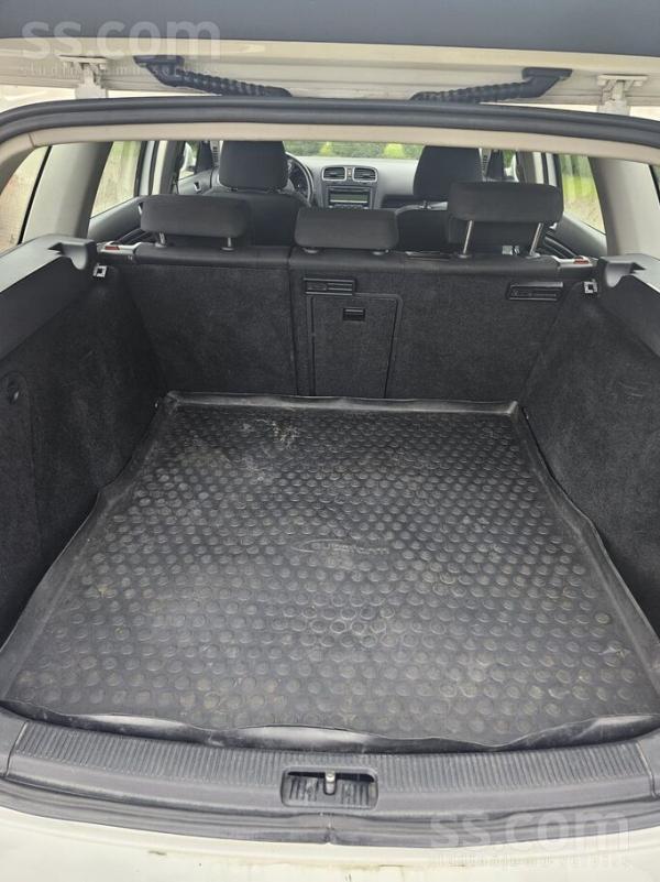 Balts Volkswagen Golf 2011 Ogre, ar dzinēja tilpumu 1.60 L un nobraukumu 350 tūkst. km par 1600 €, foto 7 vietnē AUTOMOTO.COM.LV