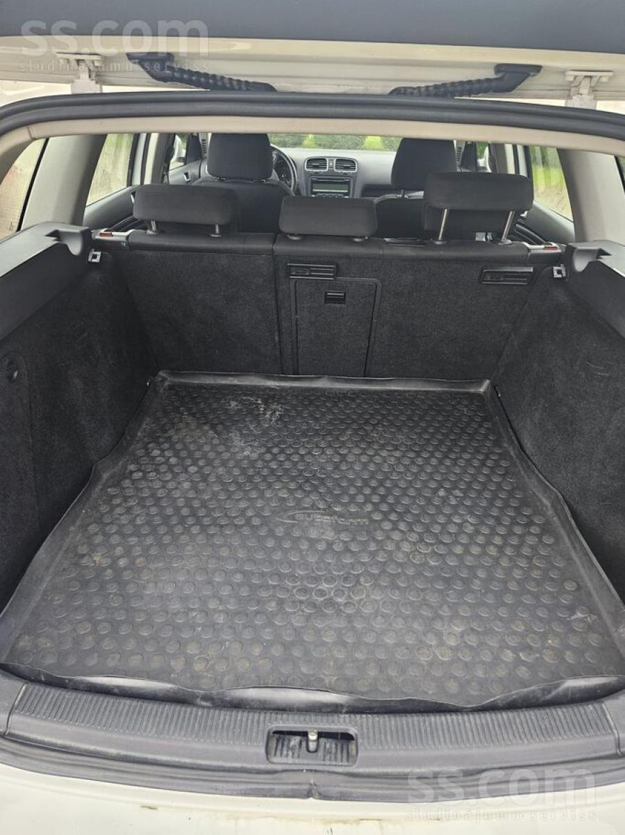Balts Volkswagen Golf 2011 Ogre, ar dzinēja tilpumu 1.60 L un nobraukumu 350 tūkst. km par 1600 €, foto 8 vietnē AUTOMOTO.COM.LV