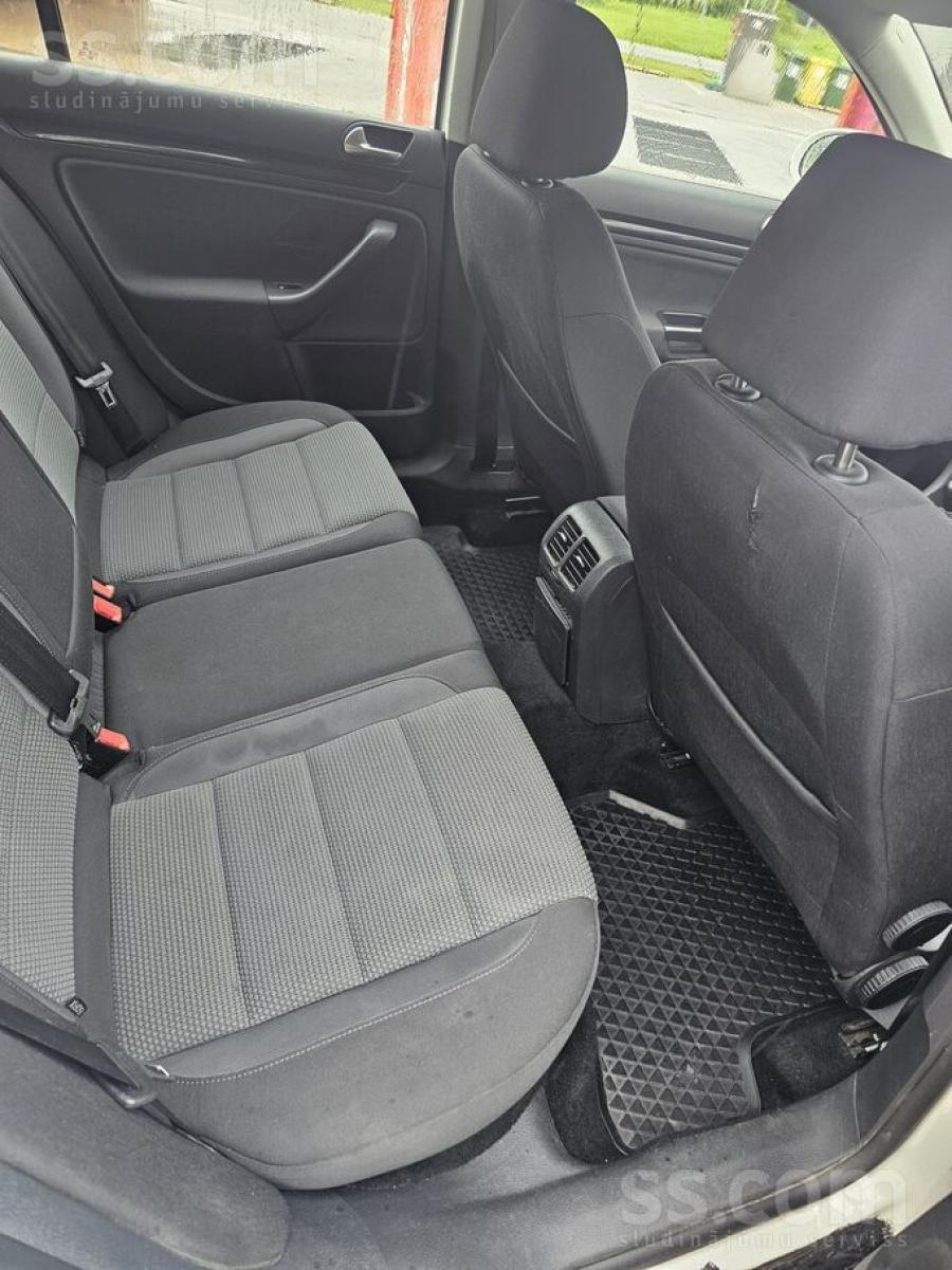 Balts Volkswagen Golf 2011 Ogre, ar dzinēja tilpumu 1.60 L un nobraukumu 350 tūkst. km par 1600 €, foto 9 vietnē AUTOMOTO.COM.LV
