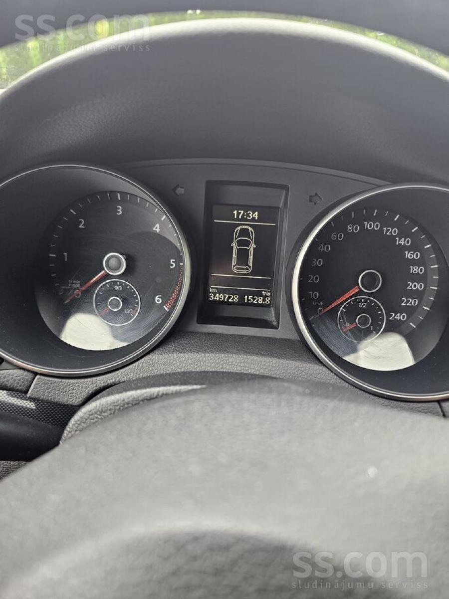 Balts Volkswagen Golf 2011 Ogre, ar dzinēja tilpumu 1.60 L un nobraukumu 350 tūkst. km par 1600 €, foto 12 vietnē AUTOMOTO.COM.LV