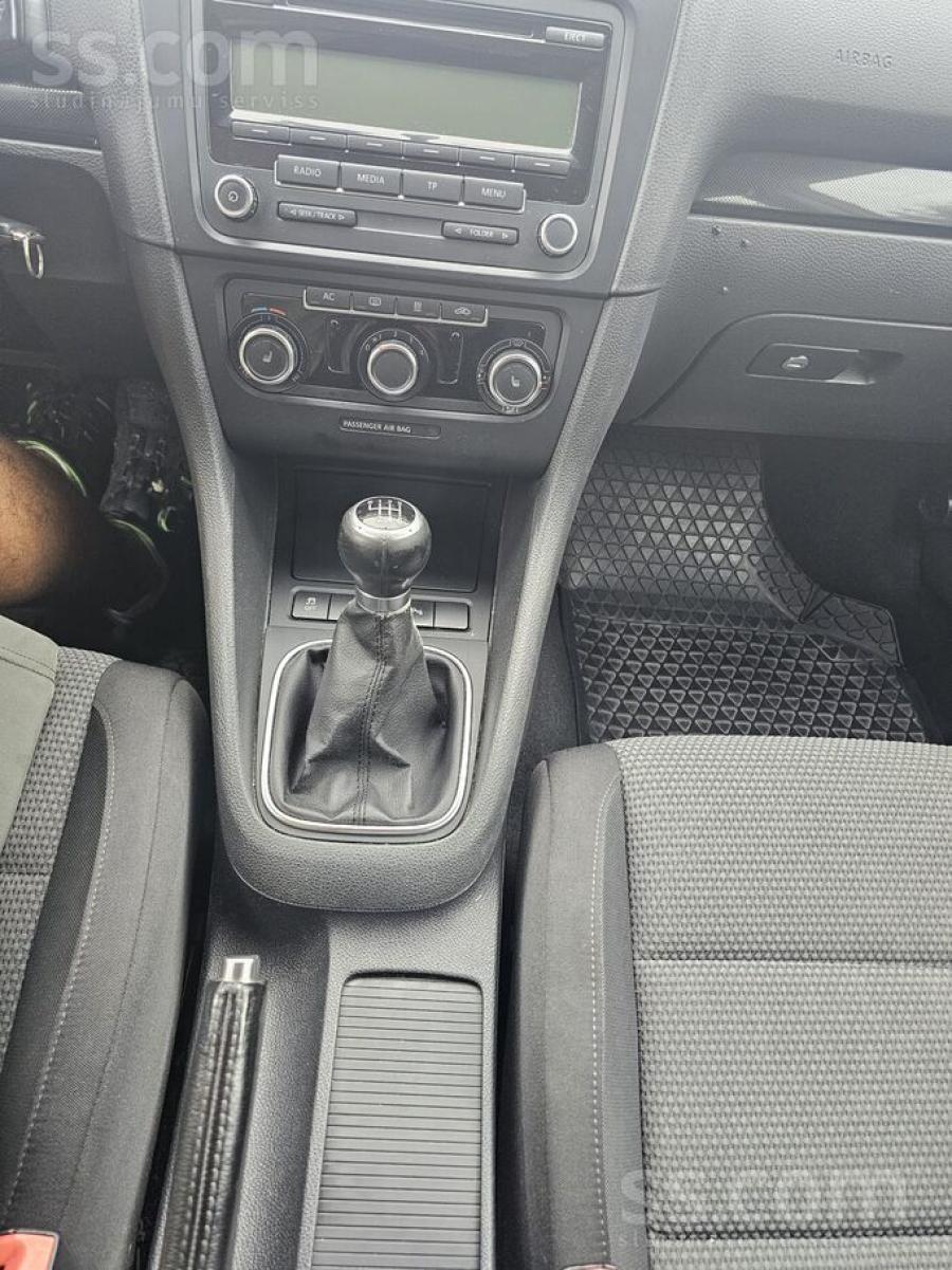 Balts Volkswagen Golf 2011 Ogre, ar dzinēja tilpumu 1.60 L un nobraukumu 350 tūkst. km par 1600 €, foto 15 vietnē AUTOMOTO.COM.LV