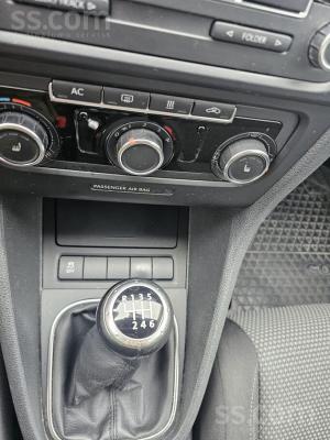 Balts Volkswagen Golf 2011 Ogre, ar dzinēja tilpumu 1.60 L un nobraukumu 350 tūkst. km par 1600 €, foto 16 vietnē AUTOMOTO.COM.LV