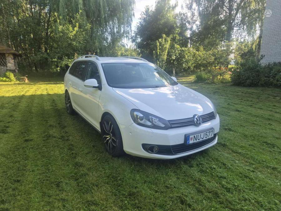 White Volkswagen Golf 2011 in Vilnius, with an engine capacity of 1.97 L and mileage of 260 thousand km for 3699 €, photo 4 on AUTOMOTO.COM.LV