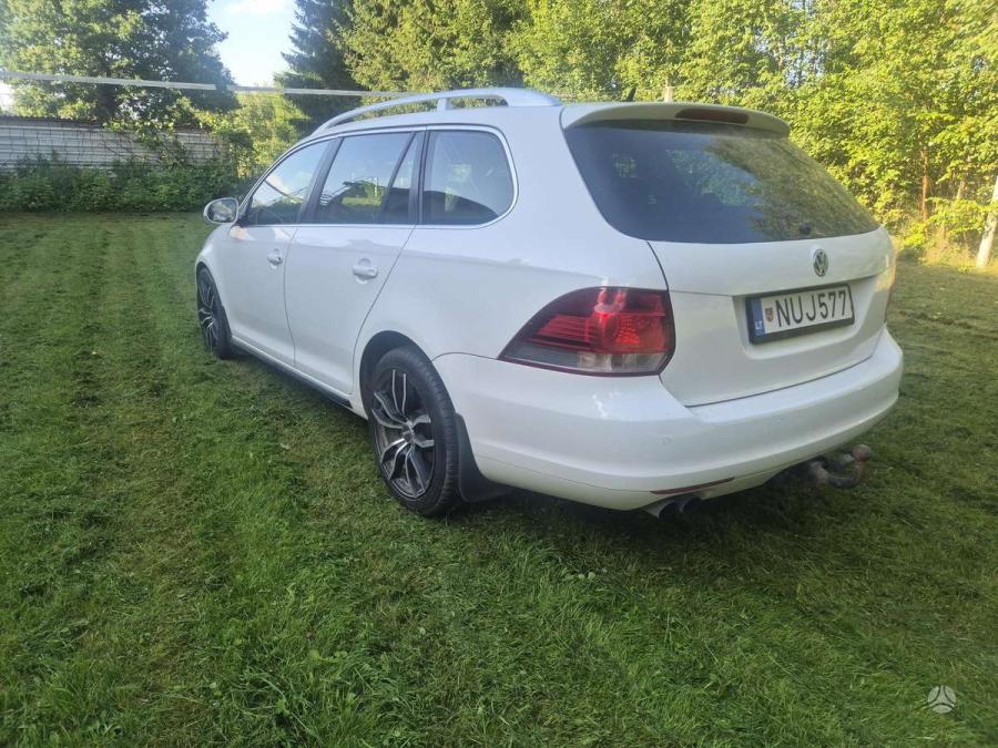 White Volkswagen Golf 2011 in Vilnius, with an engine capacity of 1.97 L and mileage of 260 thousand km for 3699 €, photo 10 on AUTOMOTO.COM.LV