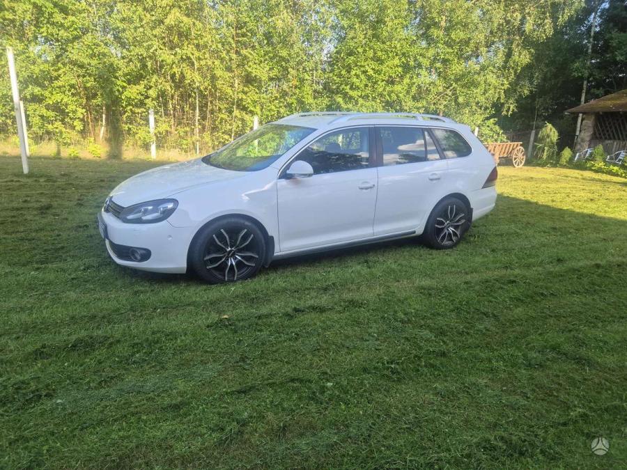White Volkswagen Golf 2011 in Vilnius, with an engine capacity of 1.97 L and mileage of 260 thousand km for 3699 €, photo 12 on AUTOMOTO.COM.LV