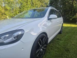 White Volkswagen Golf 2011 in Vilnius, with an engine capacity of 1.97 L and mileage of 260 thousand km for 3699 €, photo 13 on AUTOMOTO.COM.LV