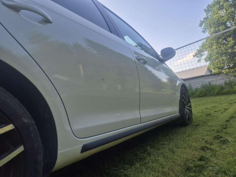 White Volkswagen Golf 2011 in Vilnius, with an engine capacity of 1.97 L and mileage of 260 thousand km for 3699 €, photo 14 on AUTOMOTO.COM.LV