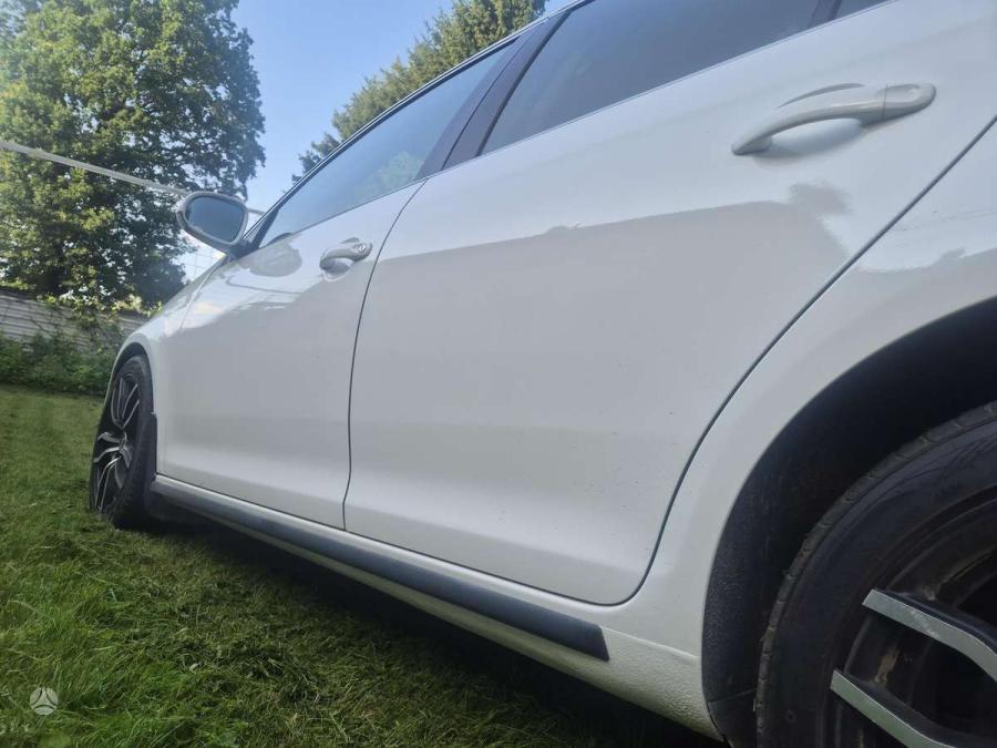 White Volkswagen Golf 2011 in Vilnius, with an engine capacity of 1.97 L and mileage of 260 thousand km for 3699 €, photo 15 on AUTOMOTO.COM.LV