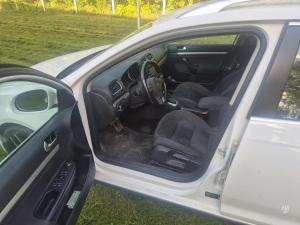 White Volkswagen Golf 2011 in Vilnius, with an engine capacity of 1.97 L and mileage of 260 thousand km for 3699 €, photo 17 on AUTOMOTO.COM.LV