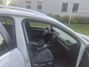White Volkswagen Golf 2011 in Vilnius, with an engine capacity of 1.97 L and mileage of 260 thousand km for 3699 €, photo 20 on AUTOMOTO.COM.LV