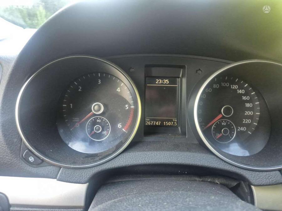 White Volkswagen Golf 2011 in Vilnius, with an engine capacity of 1.97 L and mileage of 260 thousand km for 3699 €, photo 23 on AUTOMOTO.COM.LV