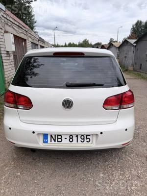 Balts Volkswagen Golf 2011 Rīga, ar dzinēja tilpumu 1.60 L un nobraukumu 341 tūkst. km par 3500 €, foto 7 vietnē AUTOMOTO.COM.LV