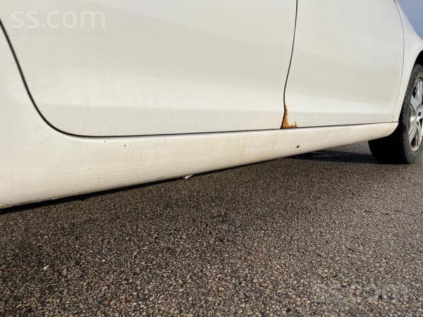 Balts Volkswagen Golf 2011 Rīga, ar dzinēja tilpumu 1.60 L un nobraukumu 419 tūkst. km par 3150 €, foto 9 vietnē AUTOMOTO.COM.LV