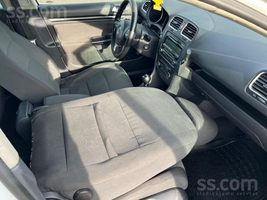 Balts Volkswagen Golf 2011 Rīga, ar dzinēja tilpumu 1.60 L un nobraukumu 419 tūkst. km par 3150 €, foto 13 vietnē AUTOMOTO.COM.LV