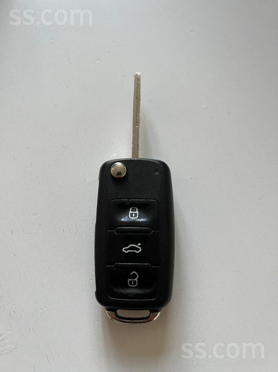 Balts Volkswagen Golf 2011 Rīga, ar dzinēja tilpumu 1.60 L un nobraukumu 419 tūkst. km par 3150 €, foto 19 vietnē AUTOMOTO.COM.LV