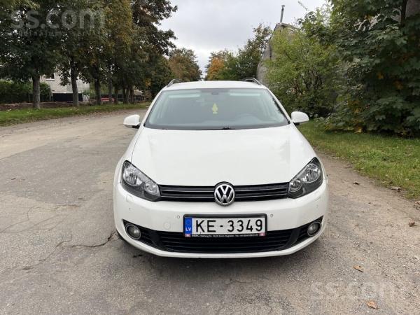 White Volkswagen Golf 2011 in Riga, with an engine capacity of 1.60 L and mileage of 419 thousand km for 2650 €, photo 3 on AUTOMOTO.COM.LV
