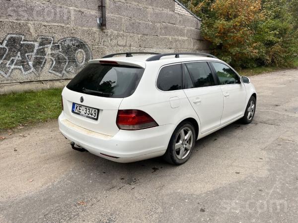 White Volkswagen Golf 2011 in Riga, with an engine capacity of 1.60 L and mileage of 419 thousand km for 2650 €, photo 6 on AUTOMOTO.COM.LV