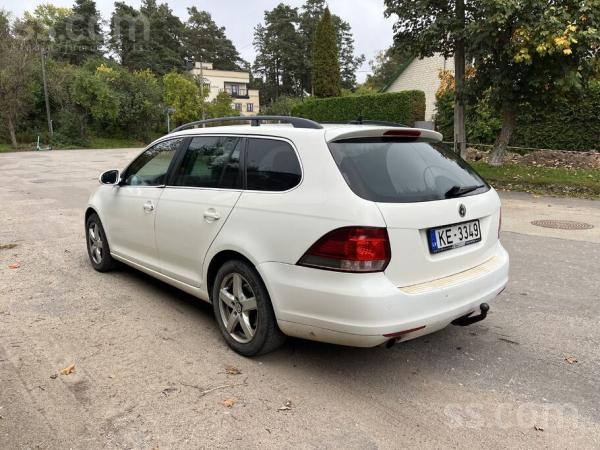 White Volkswagen Golf 2011 in Riga, with an engine capacity of 1.60 L and mileage of 419 thousand km for 2650 €, photo 8 on AUTOMOTO.COM.LV