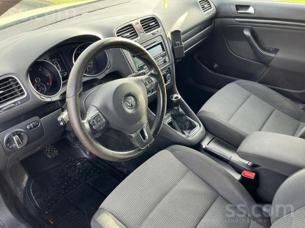 White Volkswagen Golf 2011 in Riga, with an engine capacity of 1.60 L and mileage of 419 thousand km for 2650 €, photo 10 on AUTOMOTO.COM.LV