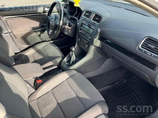 White Volkswagen Golf 2011 in Riga, with an engine capacity of 1.60 L and mileage of 419 thousand km for 2650 €, photo 11 on AUTOMOTO.COM.LV