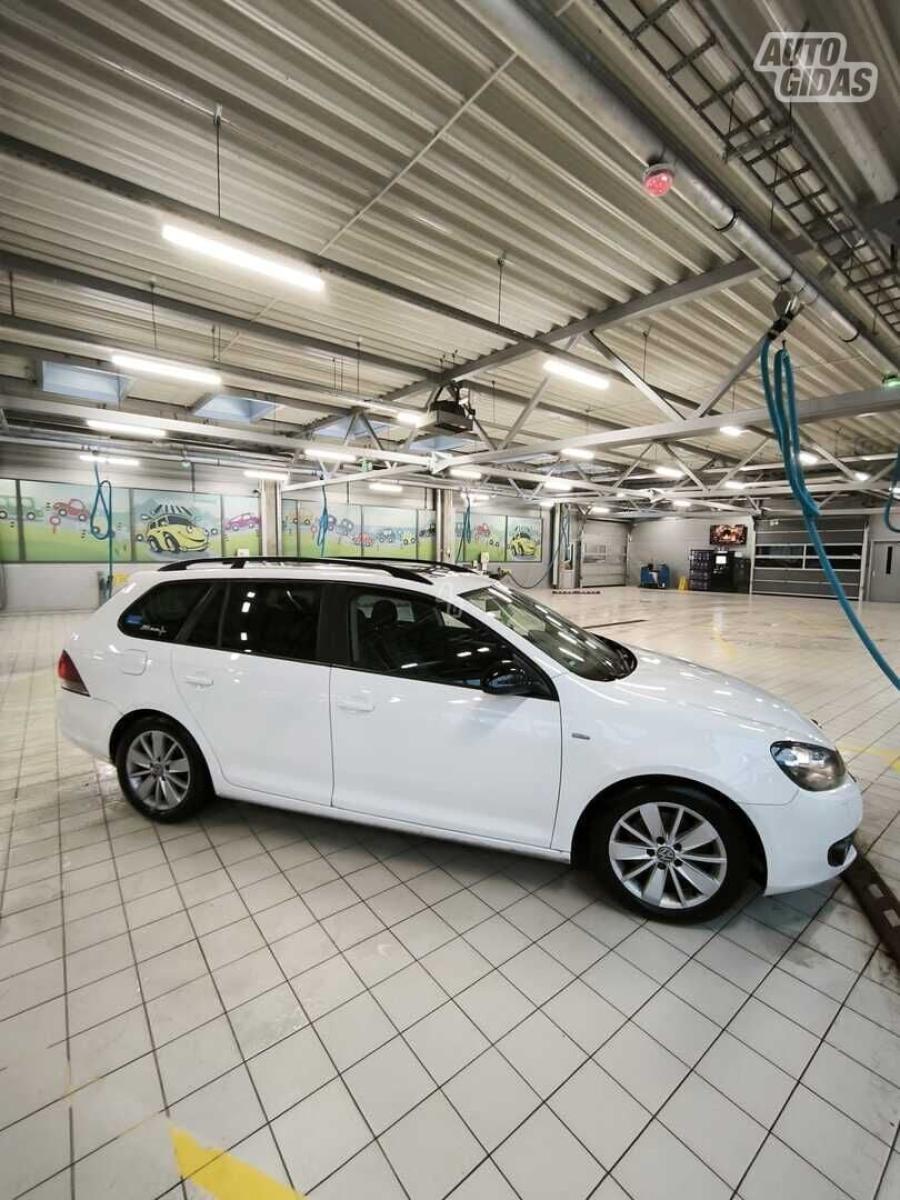White Volkswagen Golf 2012 in Vilnius, with an engine capacity of 2.00 L and mileage of 288 thousand km for 5400 €, photo 4 on AUTOMOTO.COM.LV