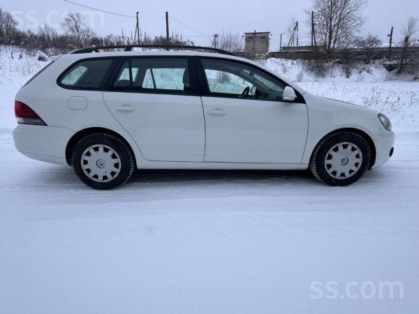 White Volkswagen Golf 2012 in Rezekne, with an engine capacity of 1.60 L and mileage of 269 thousand km for 3900 €, photo 3 on AUTOMOTO.COM.LV