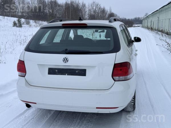 White Volkswagen Golf 2012 in Rezekne, with an engine capacity of 1.60 L and mileage of 269 thousand km for 3900 €, photo 7 on AUTOMOTO.COM.LV