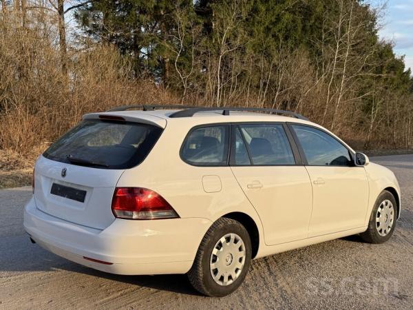 Balts Volkswagen Golf 2012 Rēzekne, ar dzinēja tilpumu 1.60 L un nobraukumu 269 tūkst. km par 3900 €, foto 3 vietnē AUTOMOTO.COM.LV